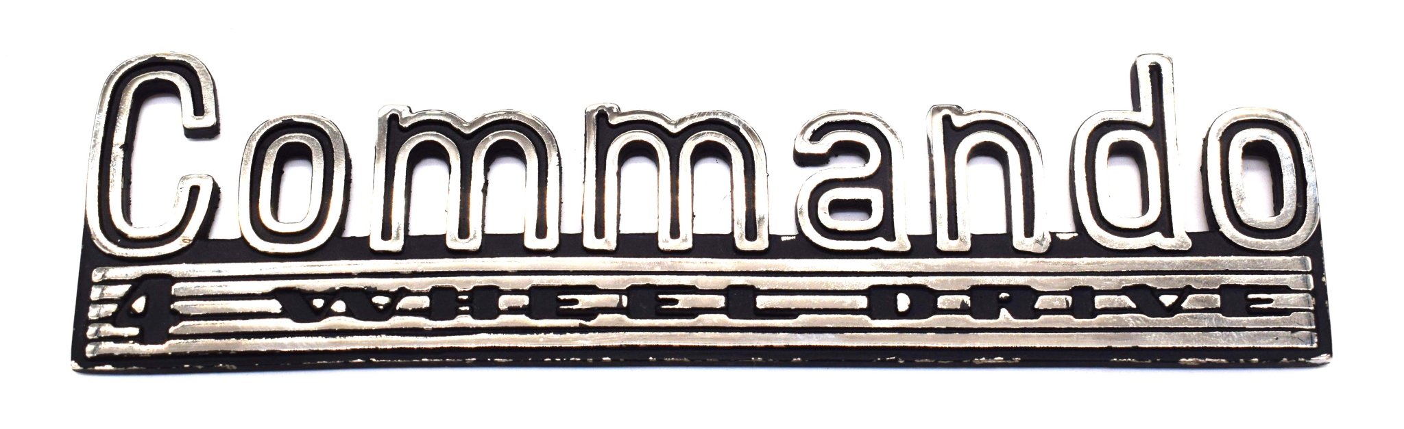 Commando Emblem, Cowl, 1972-1973, Jeep Commando – The JeepsterMan